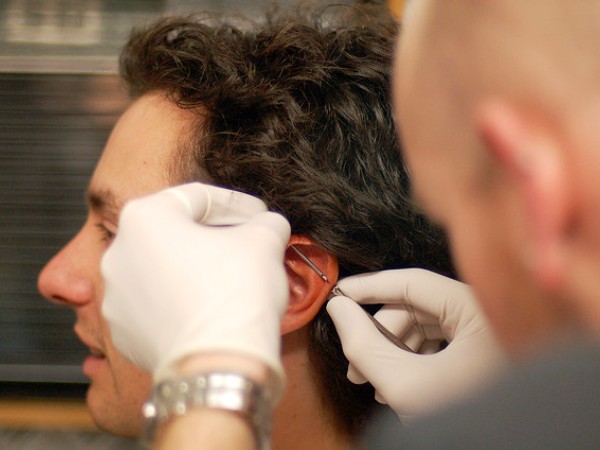 Cómo colocar un piercing en 5 pasos